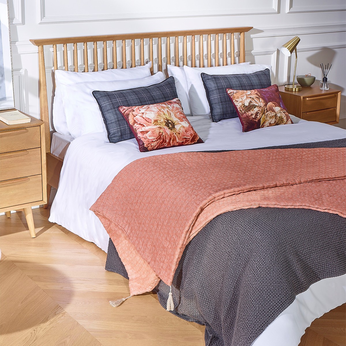 Scandinavian double bed, slatted headboard, 140 x 200 cm