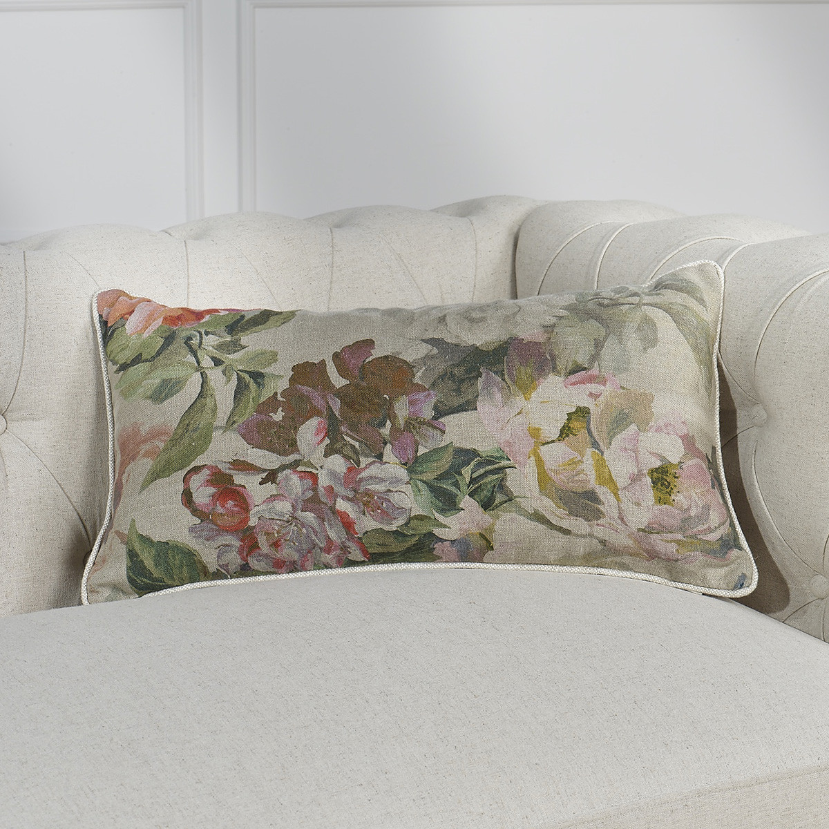 Romantic style rectangular cushion with floral patterns, 58 x 32