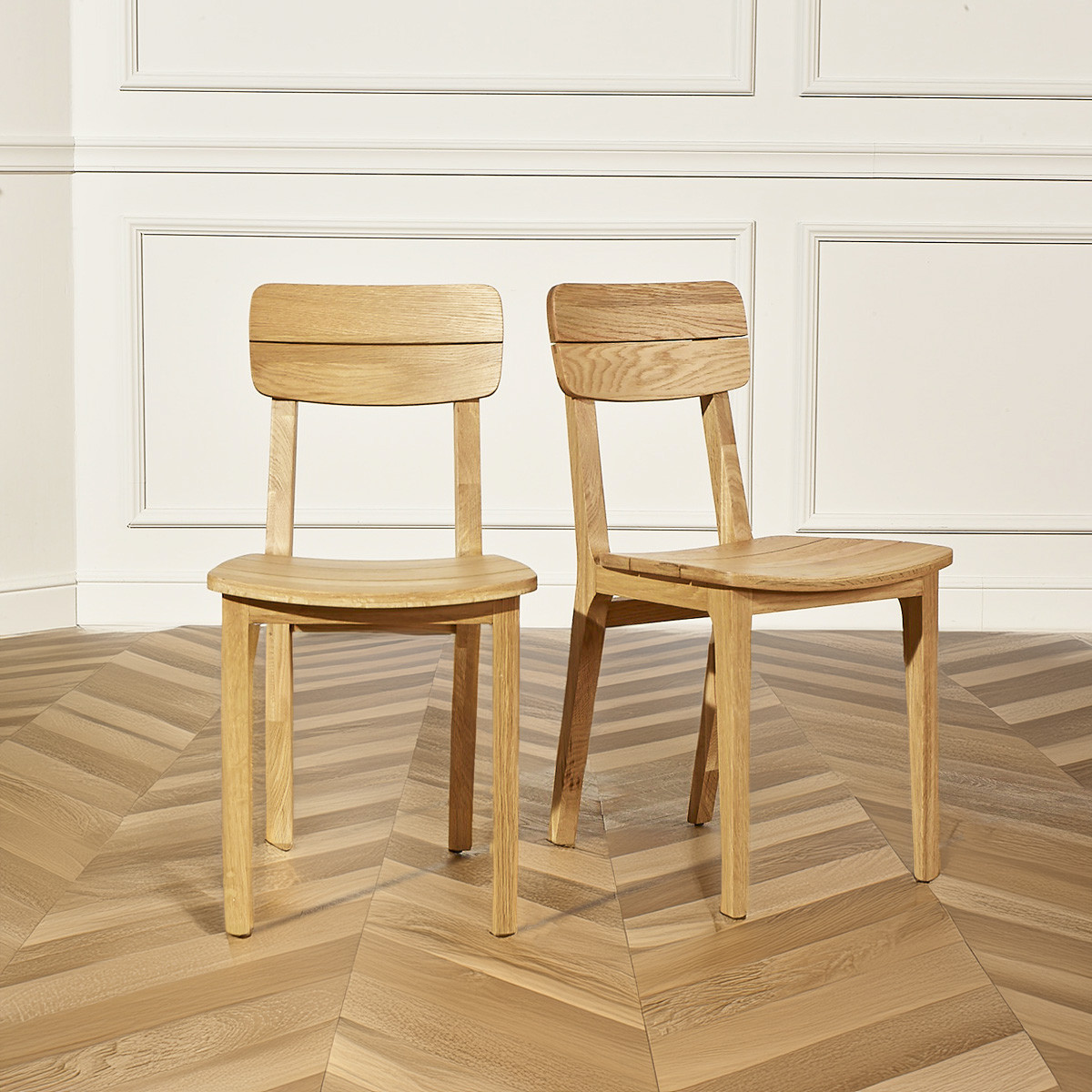 Dining room designer chairs in solid oak, set of 2