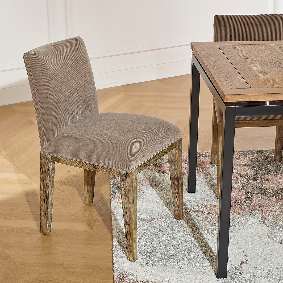 Chaises tendances en bois et tissu velours, dossier cannage, lot de 2