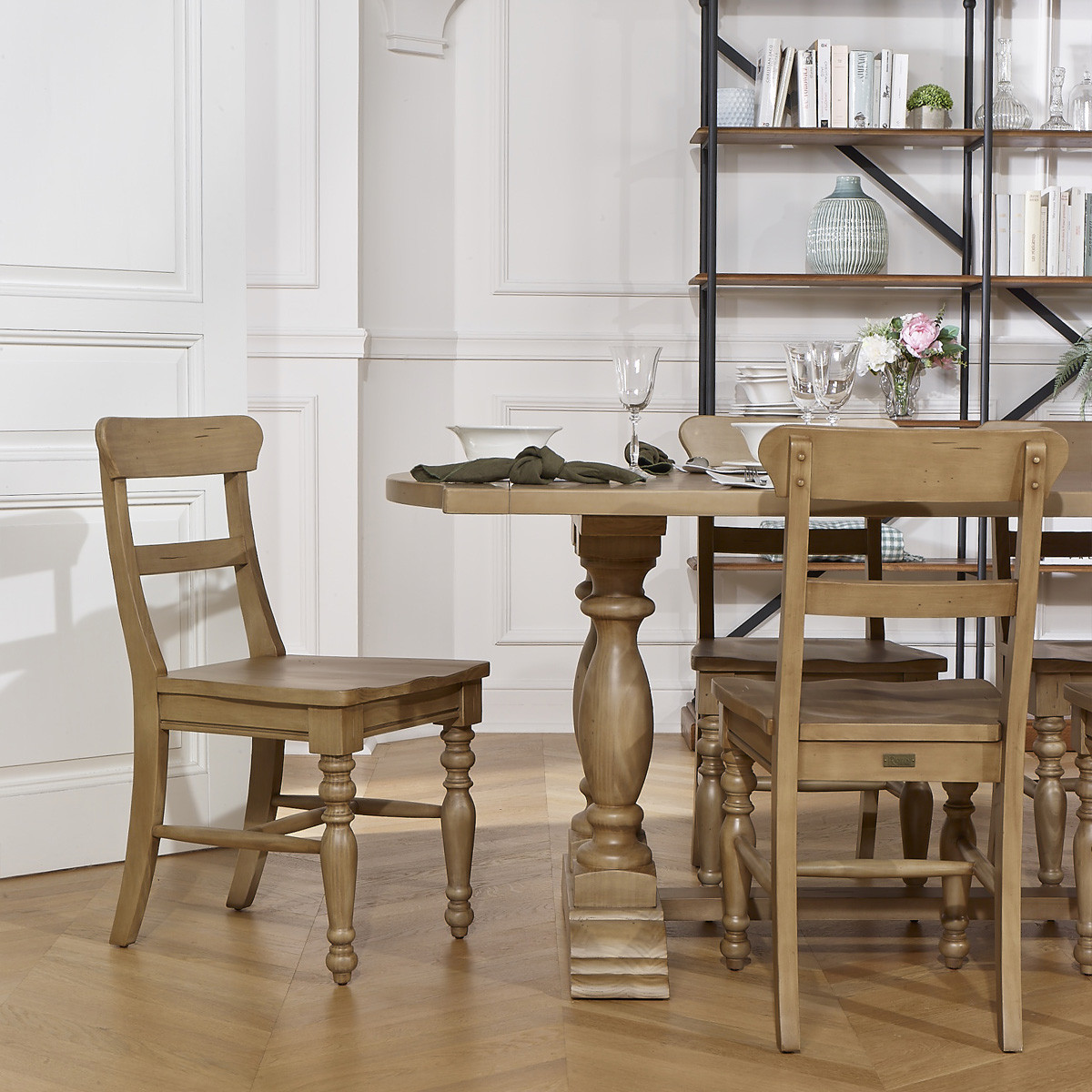 Chaises confortables de style contemporain en bois massif et velours ...