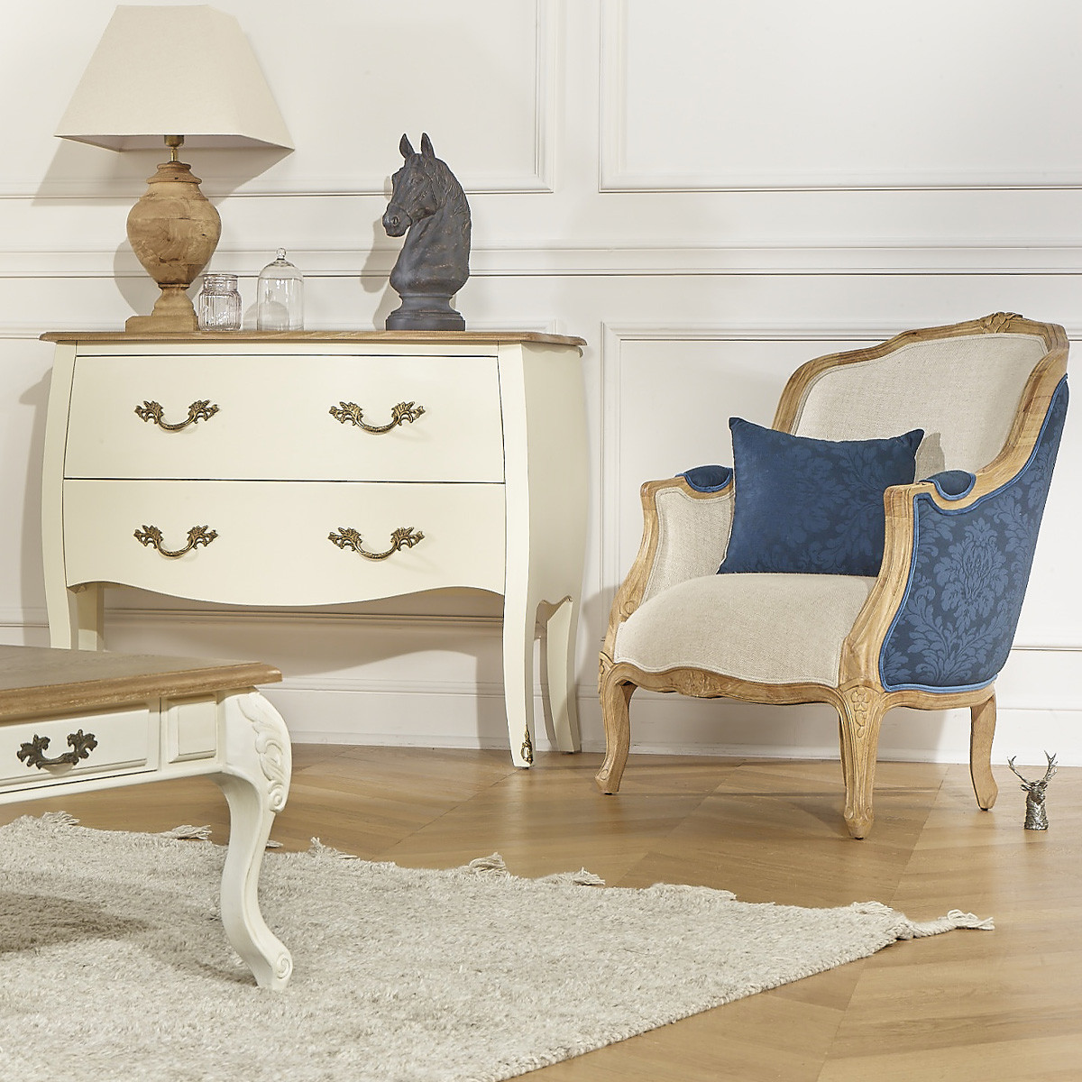 Shabby chic style armchair in solid wood and blue floral fabric