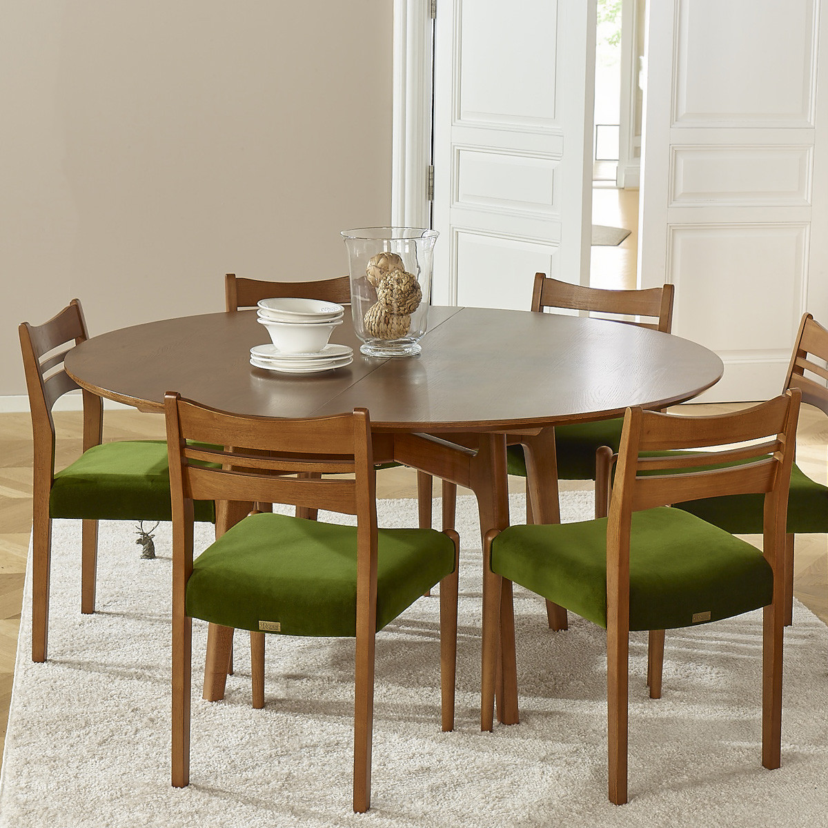 Large Scandinavian round table 150 cm – Friendly and elegant